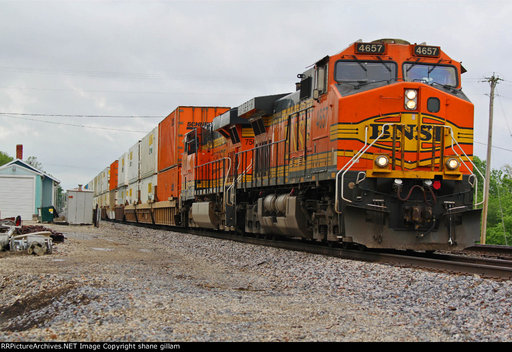 BNSF 4657 Heads up a WB stack train into Ethel Mo.
